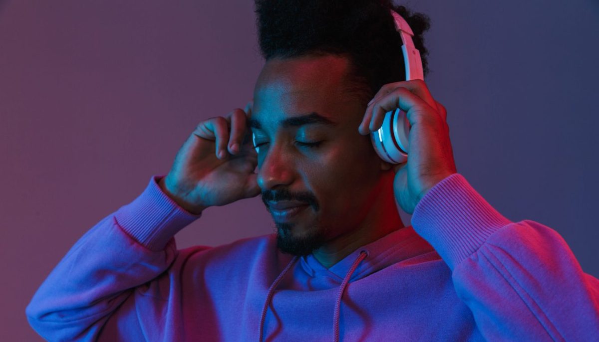 Exploring the Role of AI and Personalization in Music Streaming - CacheFly